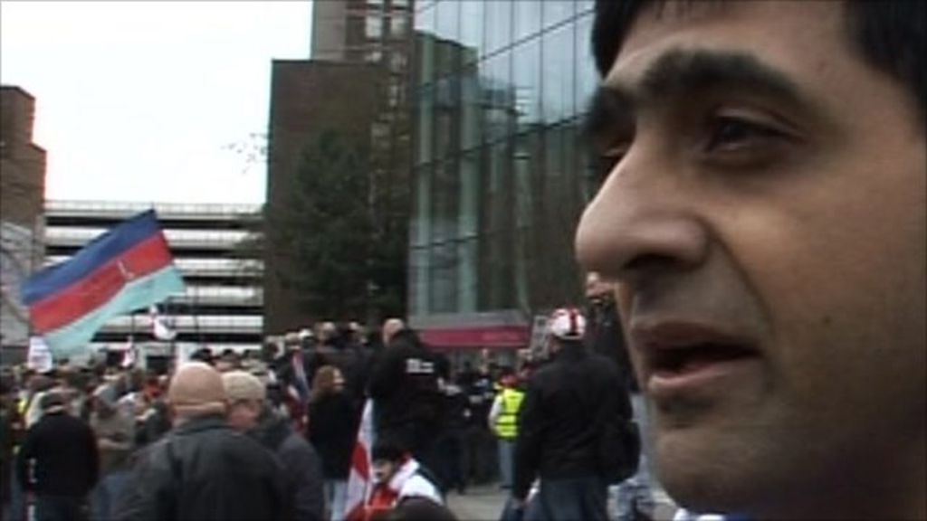 Muslim member of the English Defence League on demo - BBC News