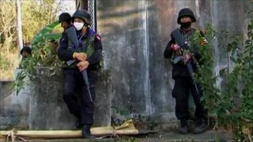 Thai-Cambodia border fighting enters fourth day - BBC News