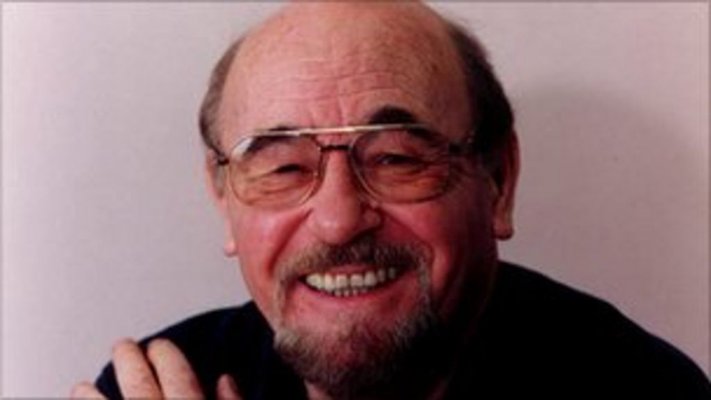 Redwall author Brian Jacques dies aged 71 - BBC News