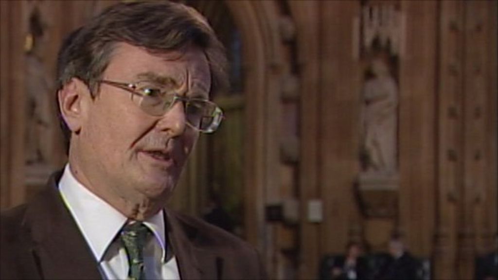 Lord Oakeshott criticises Treasury over Project Merlin - BBC News