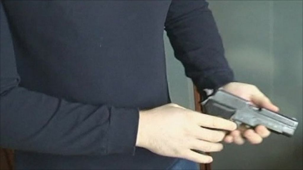 Switzerland votes on keeping guns at home - BBC News