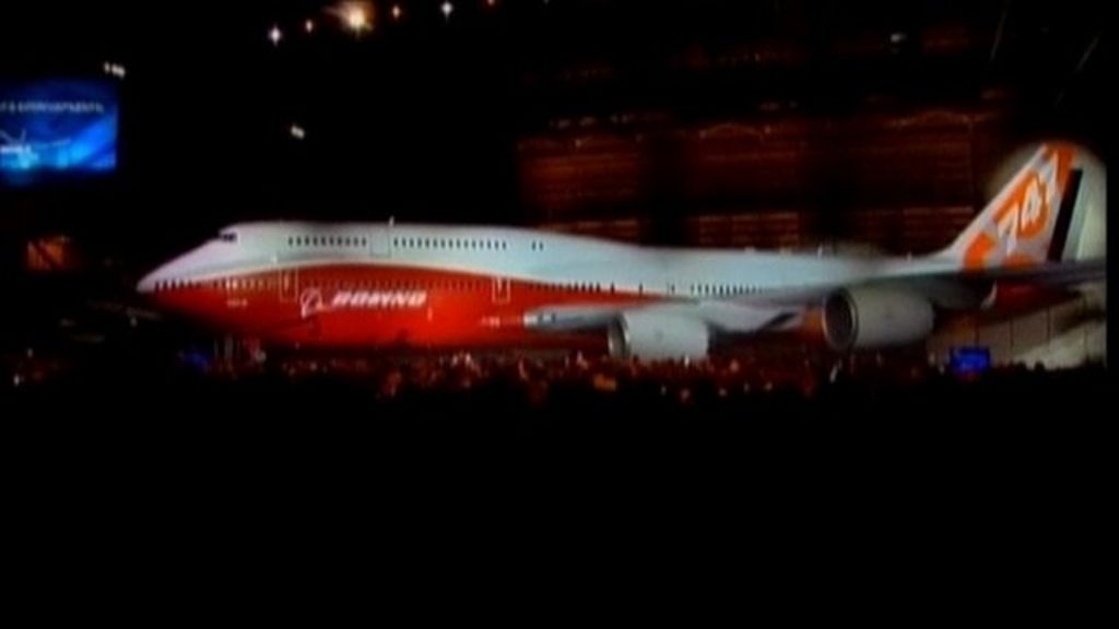 Excitement as Boeing unveils new 747 - BBC News