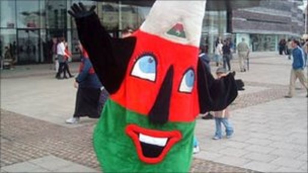 Swansea 2011 Urdd Eisteddfod's fundraisers' 'struggle' - BBC News