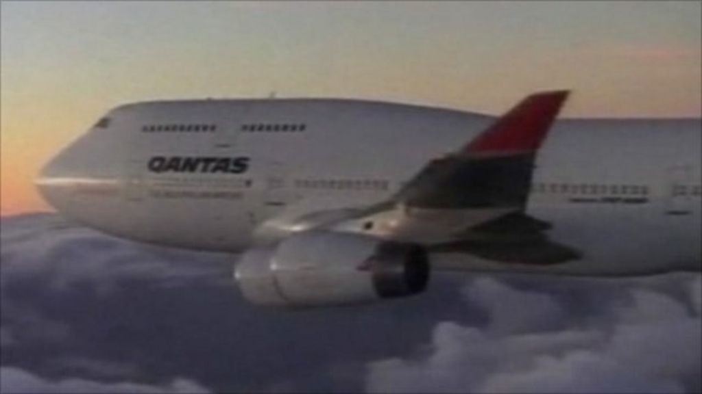 Qantas engine explosion in 2010 dents profits - BBC News