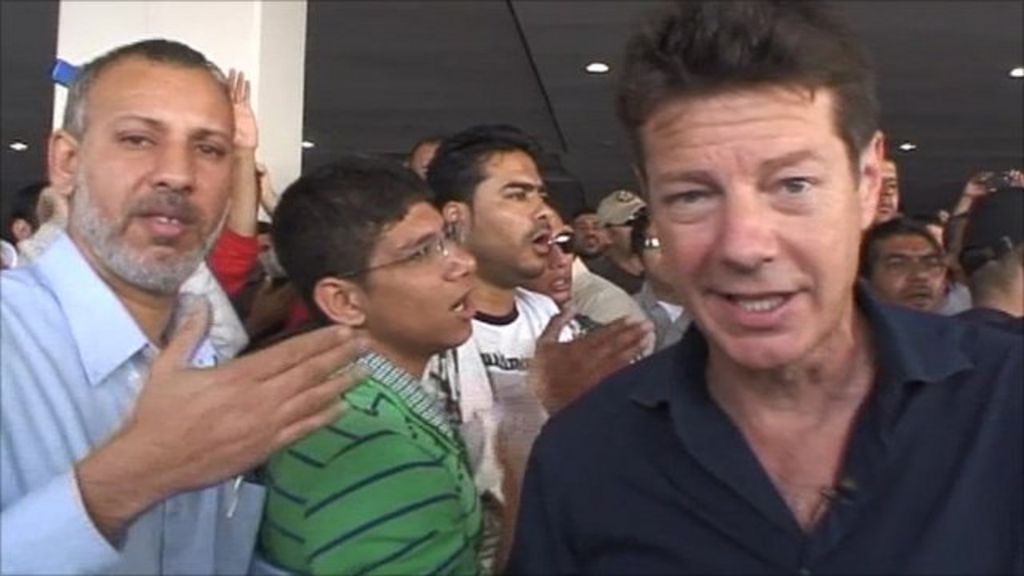 Shia Muslims protest at Bahrain hospital - BBC News