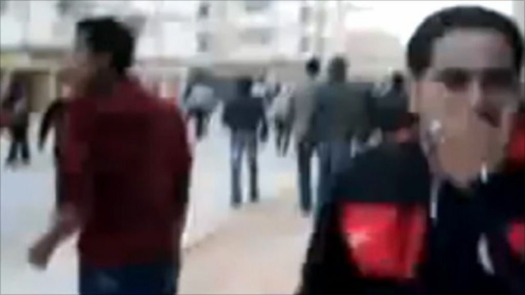 Protesters 'under attack' in Benghazi, Libya - BBC News