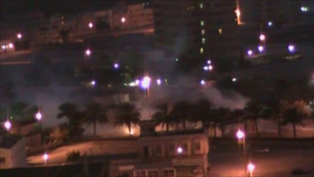 Military forces 'open fire' on protesters in Bahrain - BBC News
