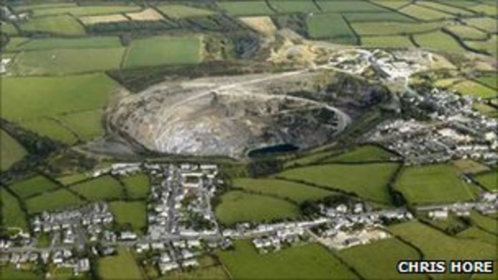 Slate quarry past of wind farm site at Delabole - BBC News