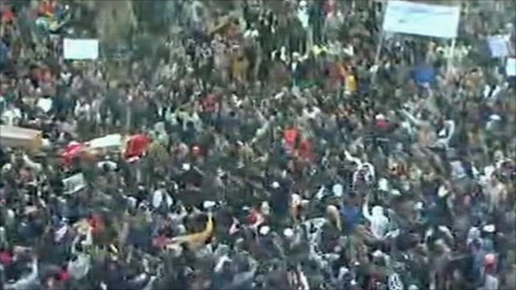 Protests take place in Benghazi, Libya after Friday prayers - BBC News