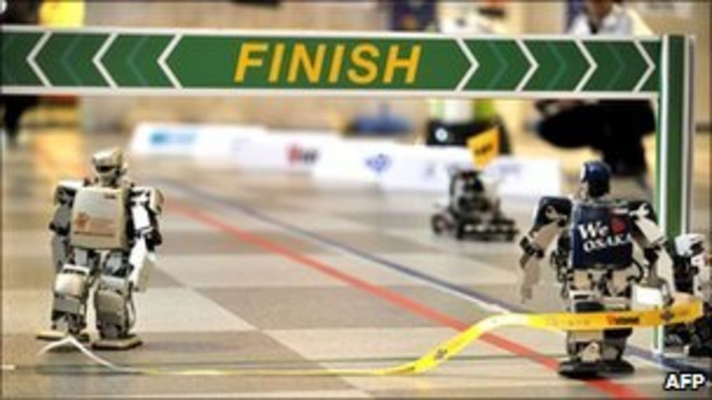 Robovie PC robot wins marathon in Osaka, Japan - BBC News