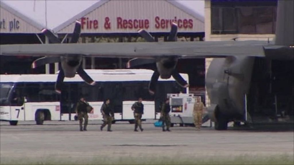 UK military rescue plane 'shot at' in Libyan desert - BBC News