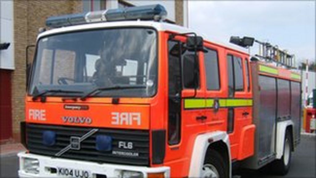 Buckinghamshire fire engines offered for auction - BBC News