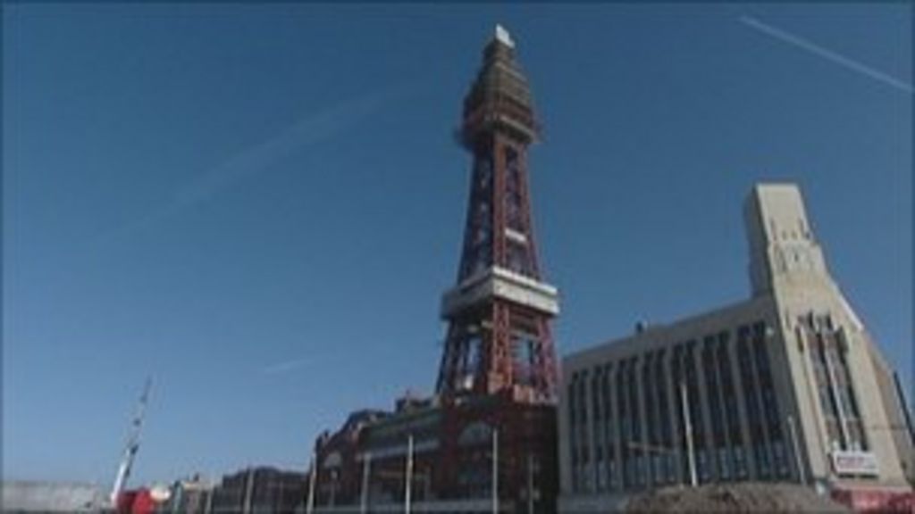 Blackpool promenade closed to traffic for regeneration work - BBC News