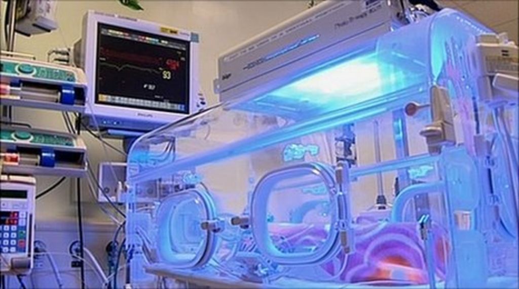 Premature babies battle for survival at 'edge of life' - BBC News