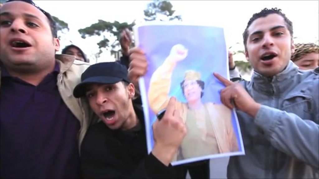 Libya: Gaddafi supporters on Tripoli streets - BBC News