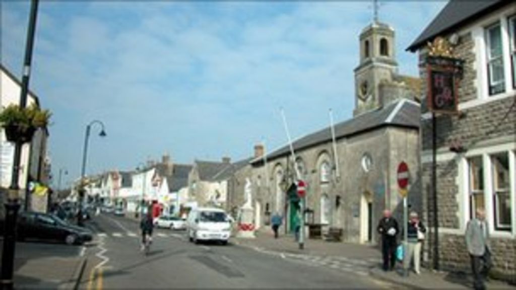 Cowbridge livestock market's 12-month closure reprieve - BBC News
