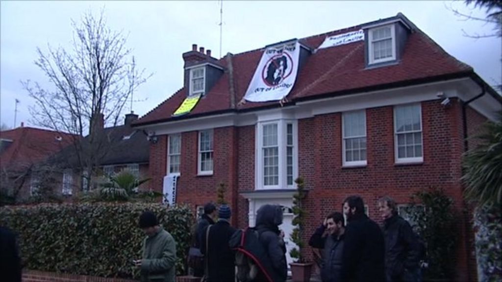 Squatters at Gaddafi's London house - BBC News