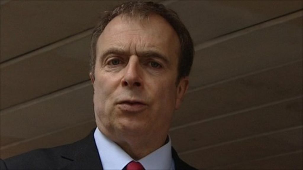 Peter Hitchens: Police cuts and pay are not the problem - BBC News