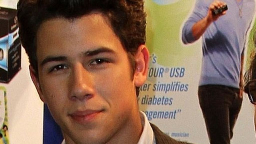Nick Jonas talks about living with diabetes - BBC News