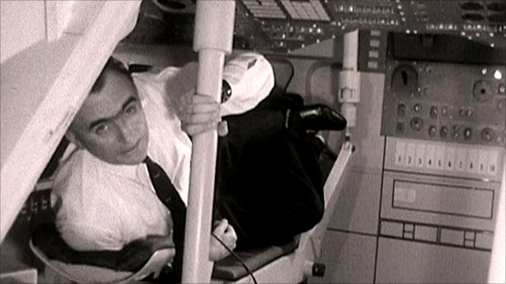 Archive: Three astronauts die in Apollo 1 tragedy - BBC News