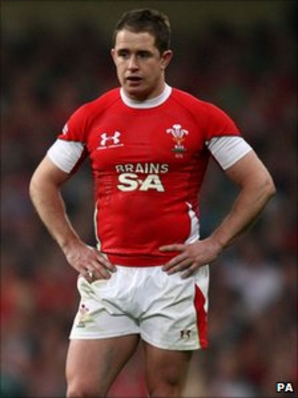 Shane Williams apologises over toddler son's 999 calls - BBC News