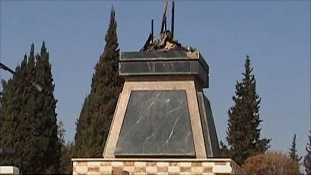 Footage emerges of protests in Deraa, Syria - BBC News