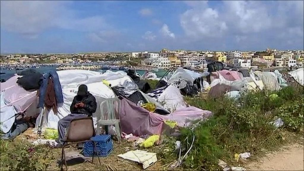 Migrants to be moved from Lampedusa - BBC News