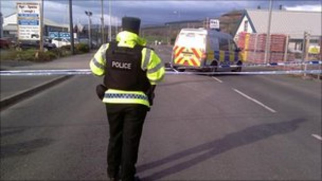 Policeman killed in Omagh car bomb attack - BBC News