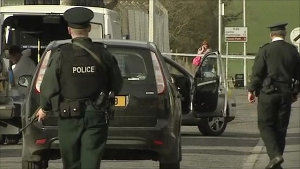 Peter Robinson appeals for information on Ronan Kerr murder - BBC News