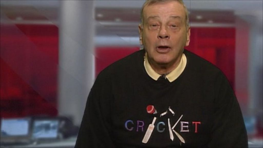 Dickie Bird tells John Howard 'England are best team' - BBC News