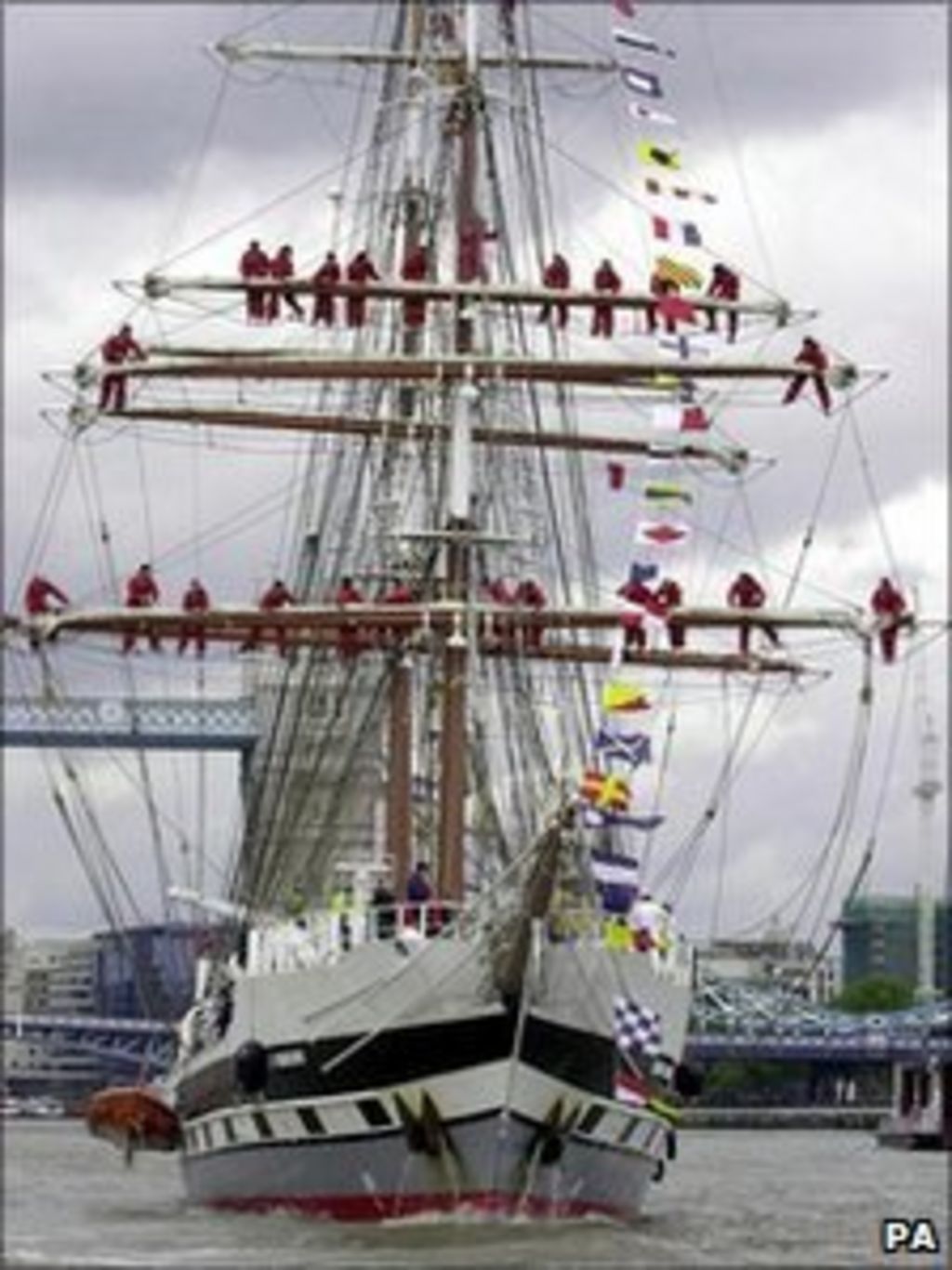 Royal Navy ships join Liverpool Waterfront Festival - BBC News