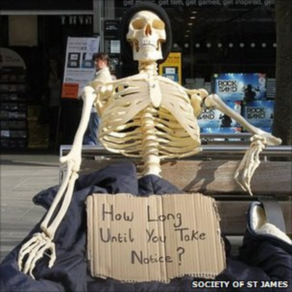 Southampton's 'Skinny Steve' skeleton supports charity - BBC News