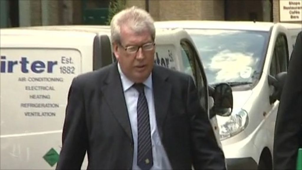 Ex-Labour MP Elliot Morley pleads guilty to expenses fraud - BBC News