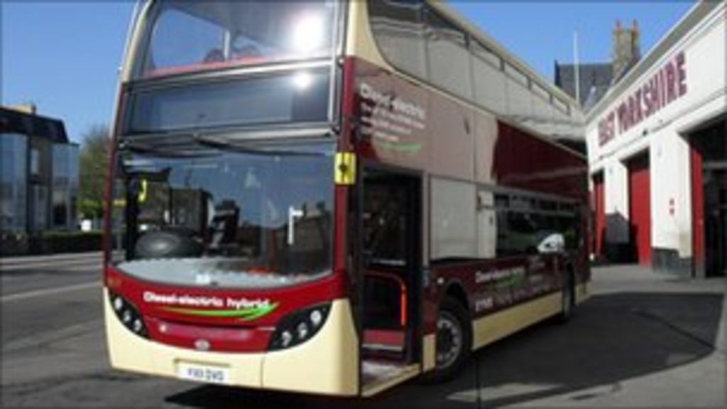 Hull's new fleet of fuel-efficient buses hit the road - BBC News