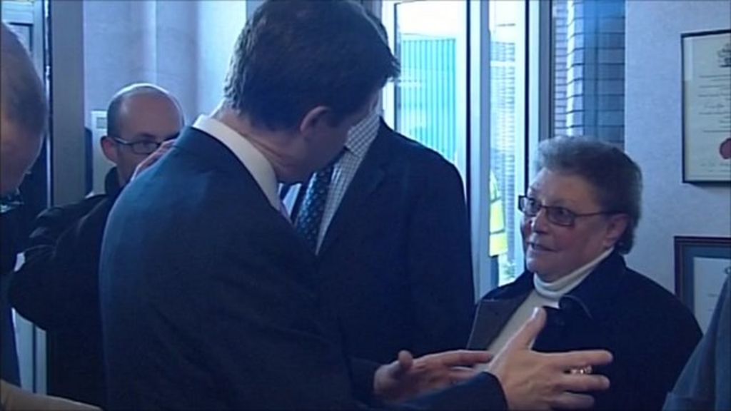 'Bigoted woman' Gillian Duffy confronts Nick Clegg - BBC News