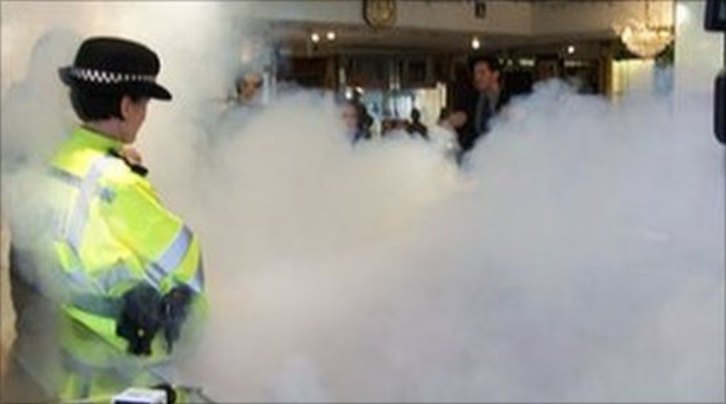 Smoke security device to deter Leicester jewel thieves - BBC News