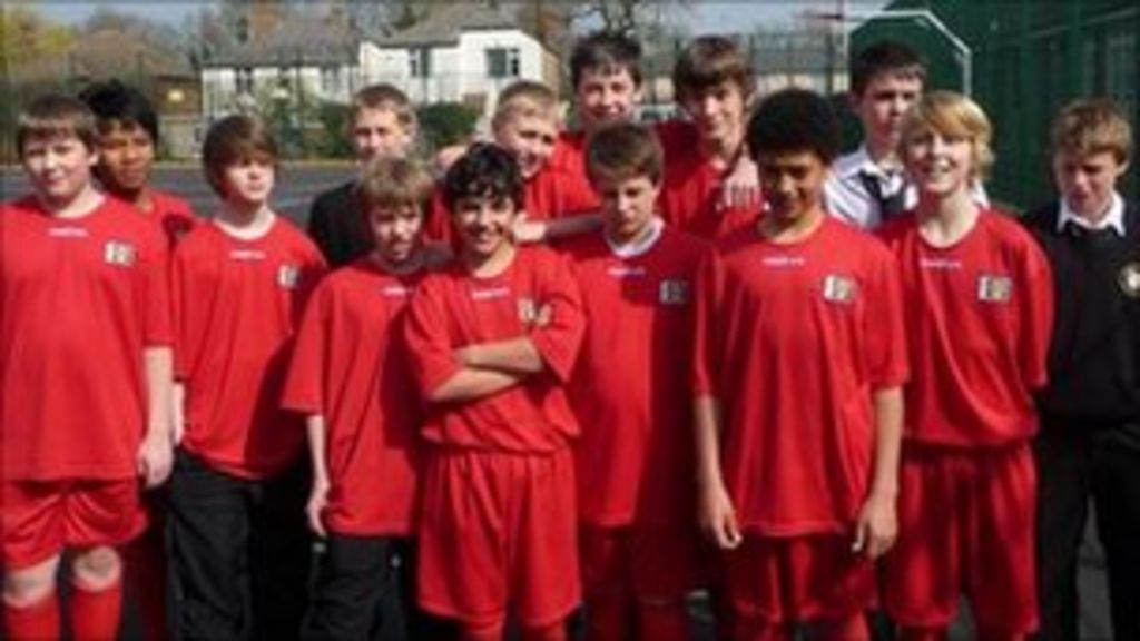 Football theme improves standards at Milton Keynes school - BBC News