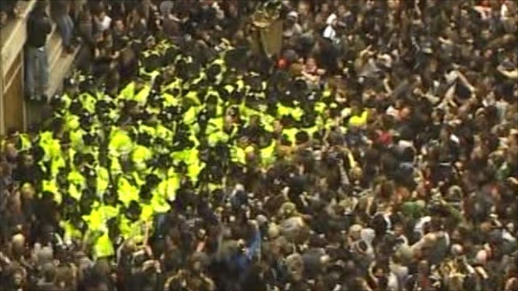 London G20 demo: Met Police 'kettling' not justified - BBC News