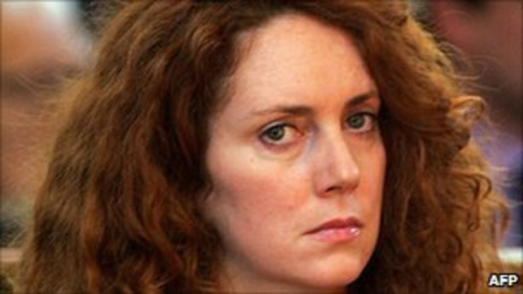 News International's Rebekah Brooks 'won't resign' - BBC News