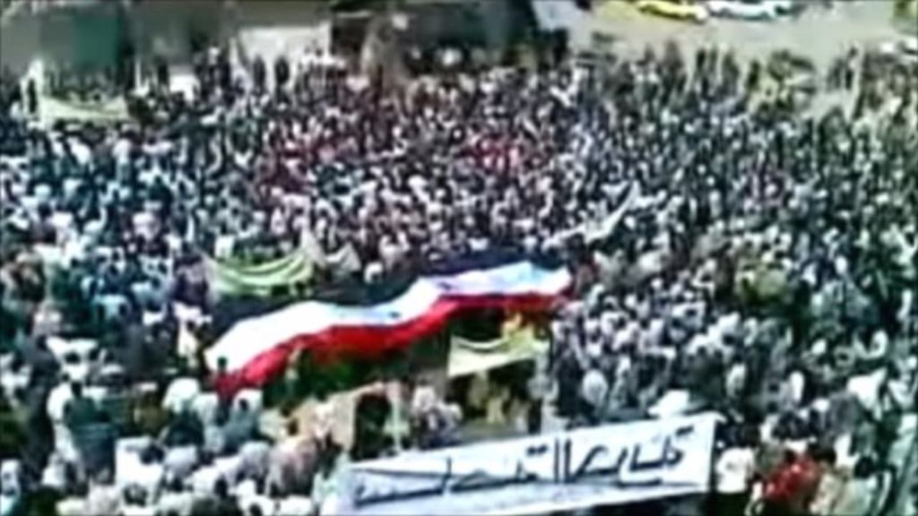 Syria: Clashes at mass Damascus protest - BBC News