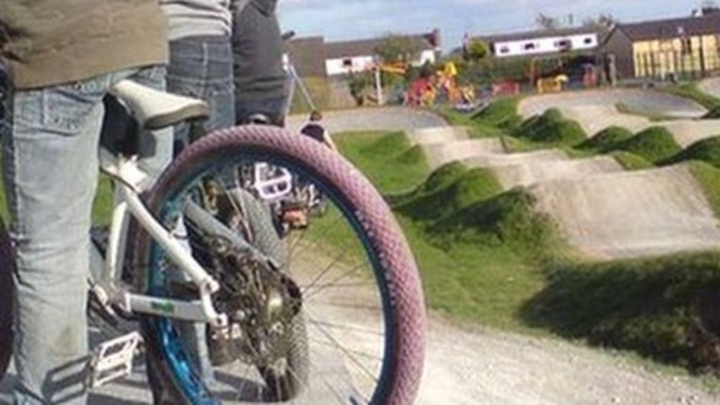 Treuddyn bike track officially opens - BBC News