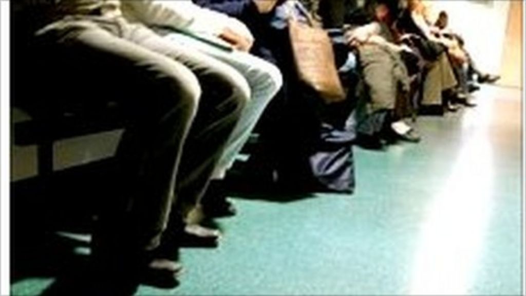 Patients 'treated in corridors', claims Royal College of Nursing - BBC News