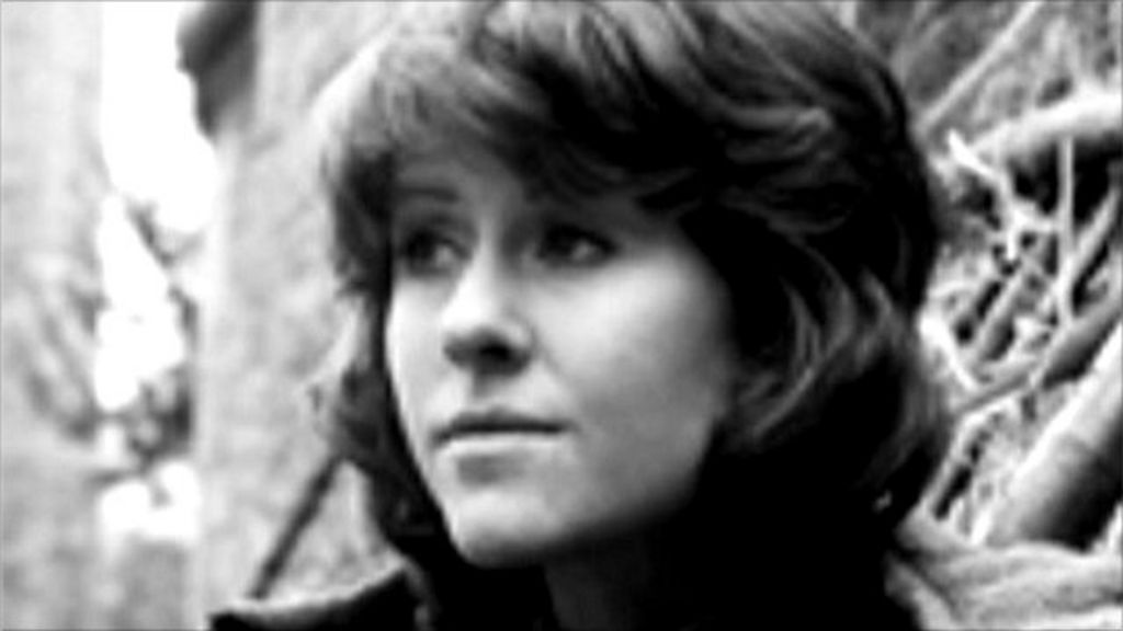Dr Who star Elisabeth Sladen dies - BBC News