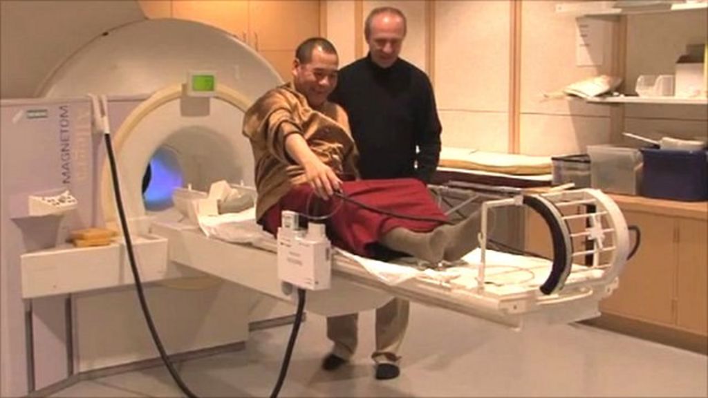 Brains of Buddhist monks scanned in meditation study - BBC News
