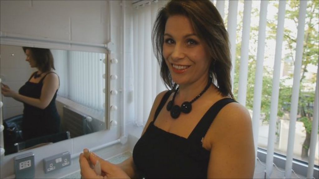 Behind the scenes at the Crucible with Michaela Tabb - BBC Sport