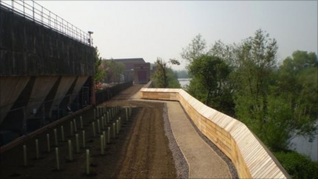 Final Tewkesbury flood defence work begins - BBC News