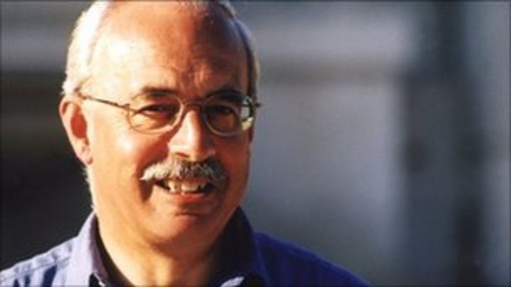 Prof Richard Holmes, acclaimed military historian, dies - BBC News