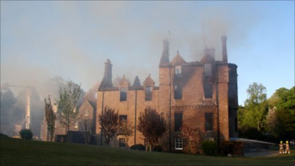 Perthshire mansion Argaty House destroyed by fire - BBC News