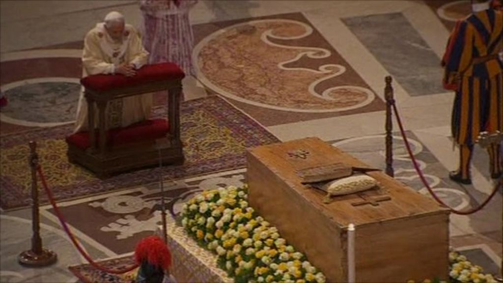 Beatification of Pope John Paul II held in Rome - BBC News