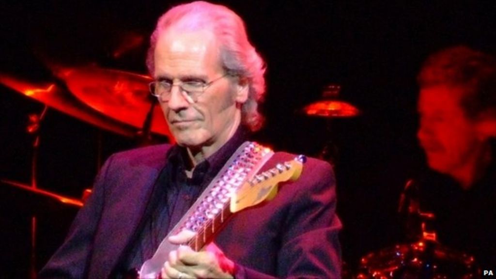 Sixties singer John Walker, has died aged 67 - BBC News